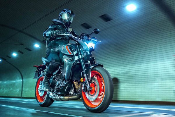 [Street] Yamaha MT-09 : le design a été révélé avant que vous ne soyez ...