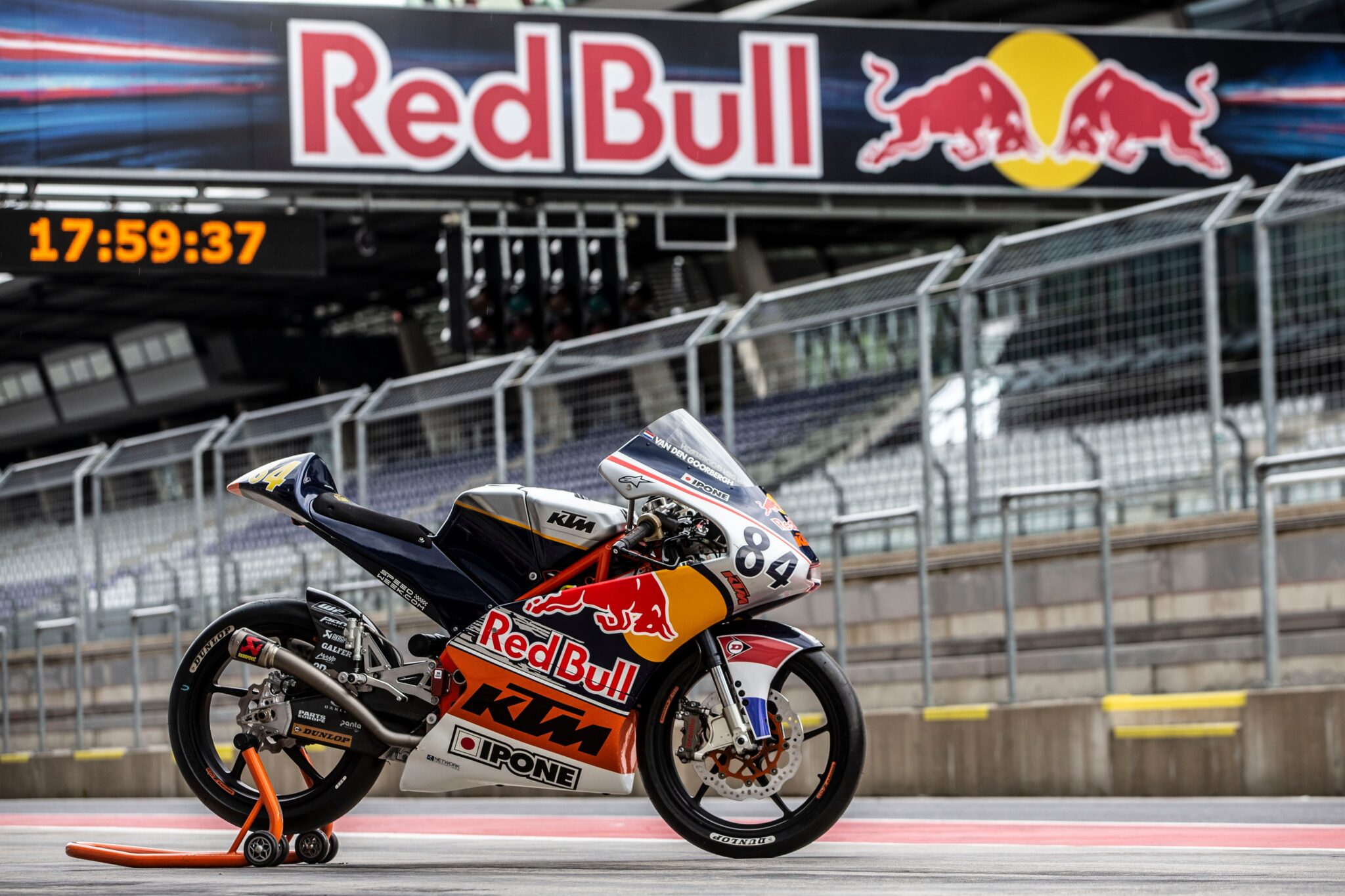 Technique : Le montage d’une KTM RC250R de la Red Bull Rookies Cup en 8 ...