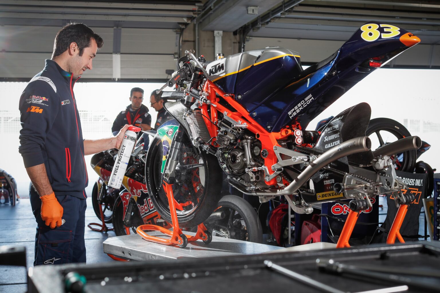 Technique: Assembling a KTM RC250R from the Red Bull Rookies Cup in 8 ...