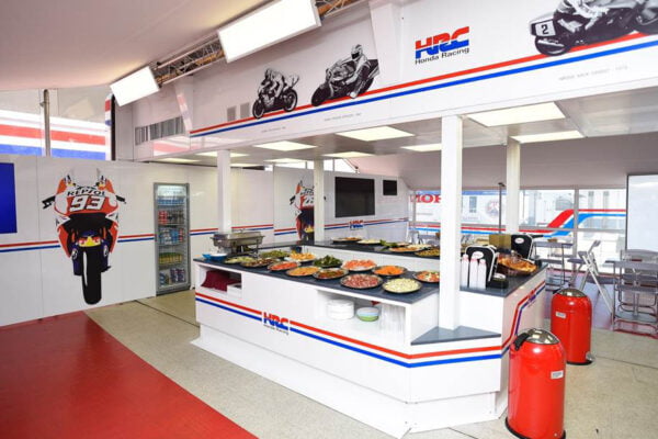 MotoGP : Les coulisses d’un Food Truck qui nourrit 15 000 personnes ...