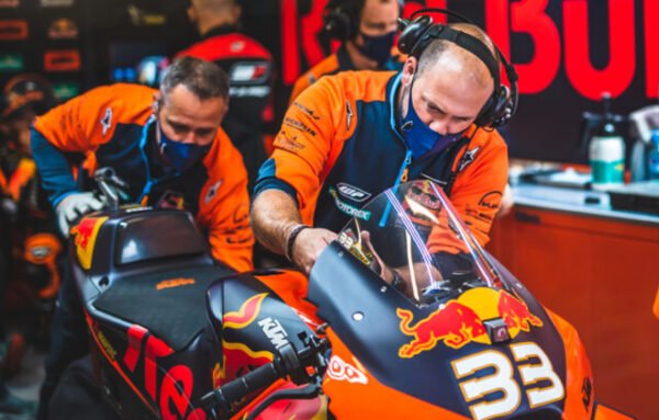 Technique MotoGP : La vie d’un mécanicien chez KTM en 2020 - Paddock GP