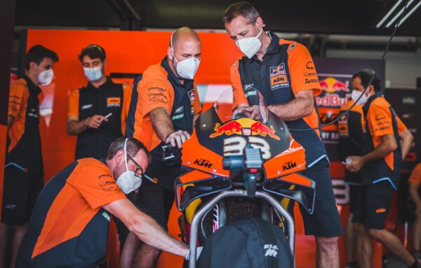 Technique MotoGP : La vie d’un mécanicien chez KTM en 2020 - Paddock GP