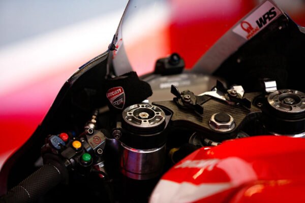 MotoGP technique: Holeshot, Start and Ride Height Devices (1/2 ...