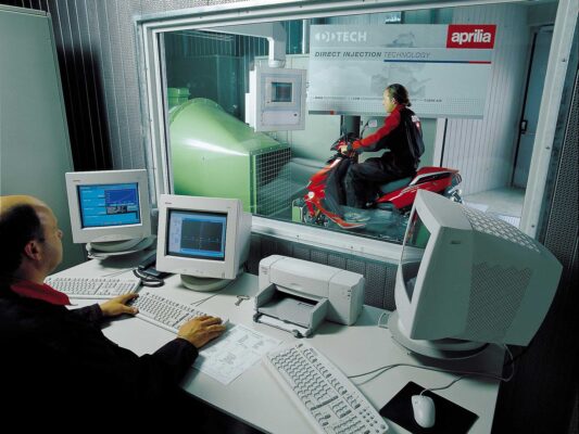 Technical: Aprilia's direct injection two-stroke engine concept ...