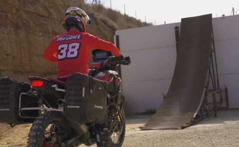 Insolite : Un backflip en Africa Twin, c’est possible ! - Paddock GP