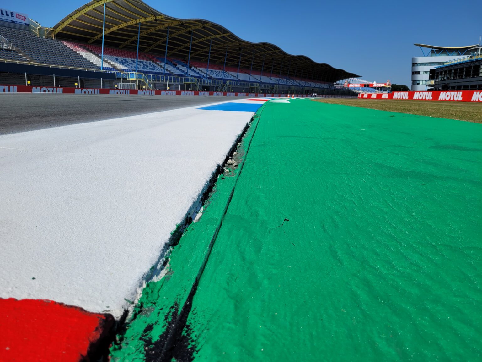 MotoGP Technique: Behind the scenes of track limit detection - Paddock GP