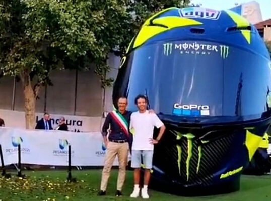 People MotoGP: The biggest helmet in the world for Valentino Rossi in ...