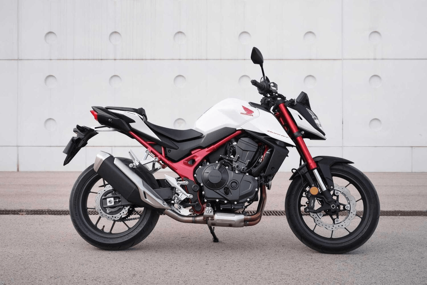 Street Honda CB750 Hornet L anti Yamaha MT 07 Paddock GP Street Honda CB750 Hornet L anti Yamaha MT 07 Paddock GP