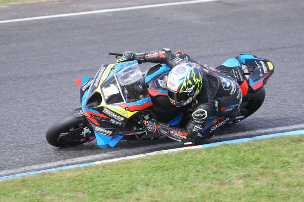 FSBK Carole J3 : Kenny Foray dans son jardin ! - Paddock GP