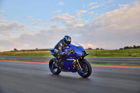 Street: Yamaha R9, a New Generation of Supersport 2025 - Paddock GP