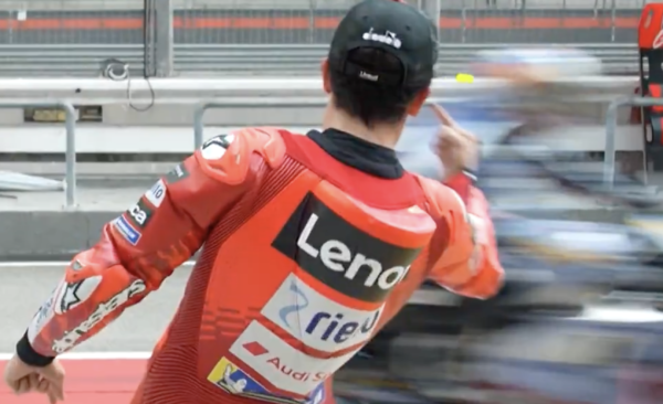 MotoGP, The middle finger, new ritual of the Marquez brothers - Paddock GP