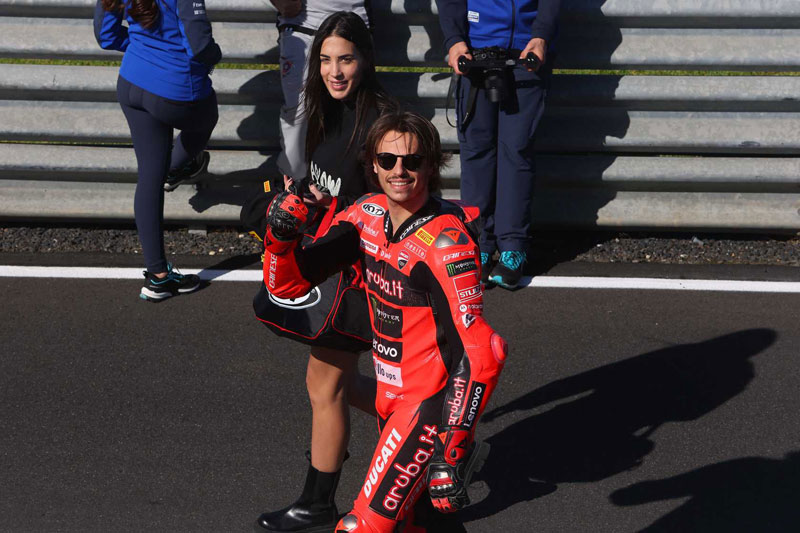 WSBK Superbike Australia Superpole: Nicolo Bulega barely contains ... WSBK Superbike Australia Superpole: Nicolo Bulega barely contains ...