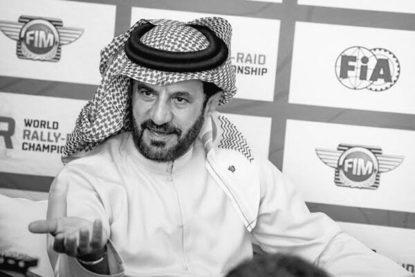 GlG_oREaIAAOnNY - Paddock GP